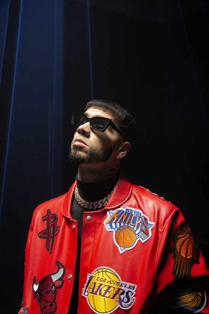 Anuel AA lanza exclusiva línea de eyewear - Urbanda Magazine