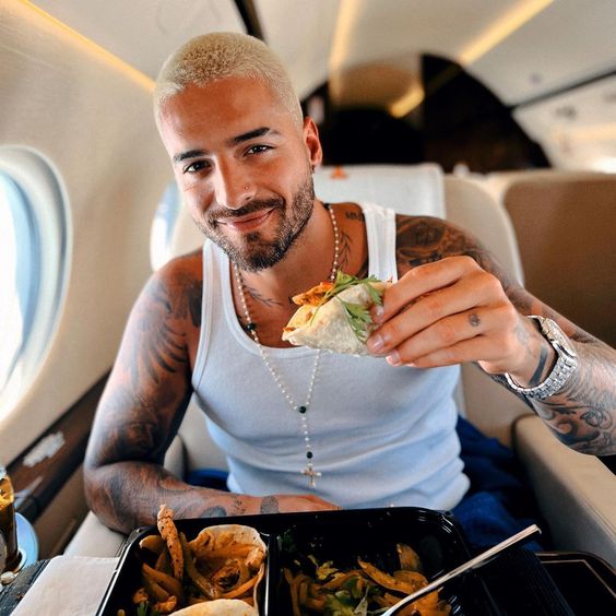Maluma inaugura su propio restaurante "Dembow" - Urbanda Magazine