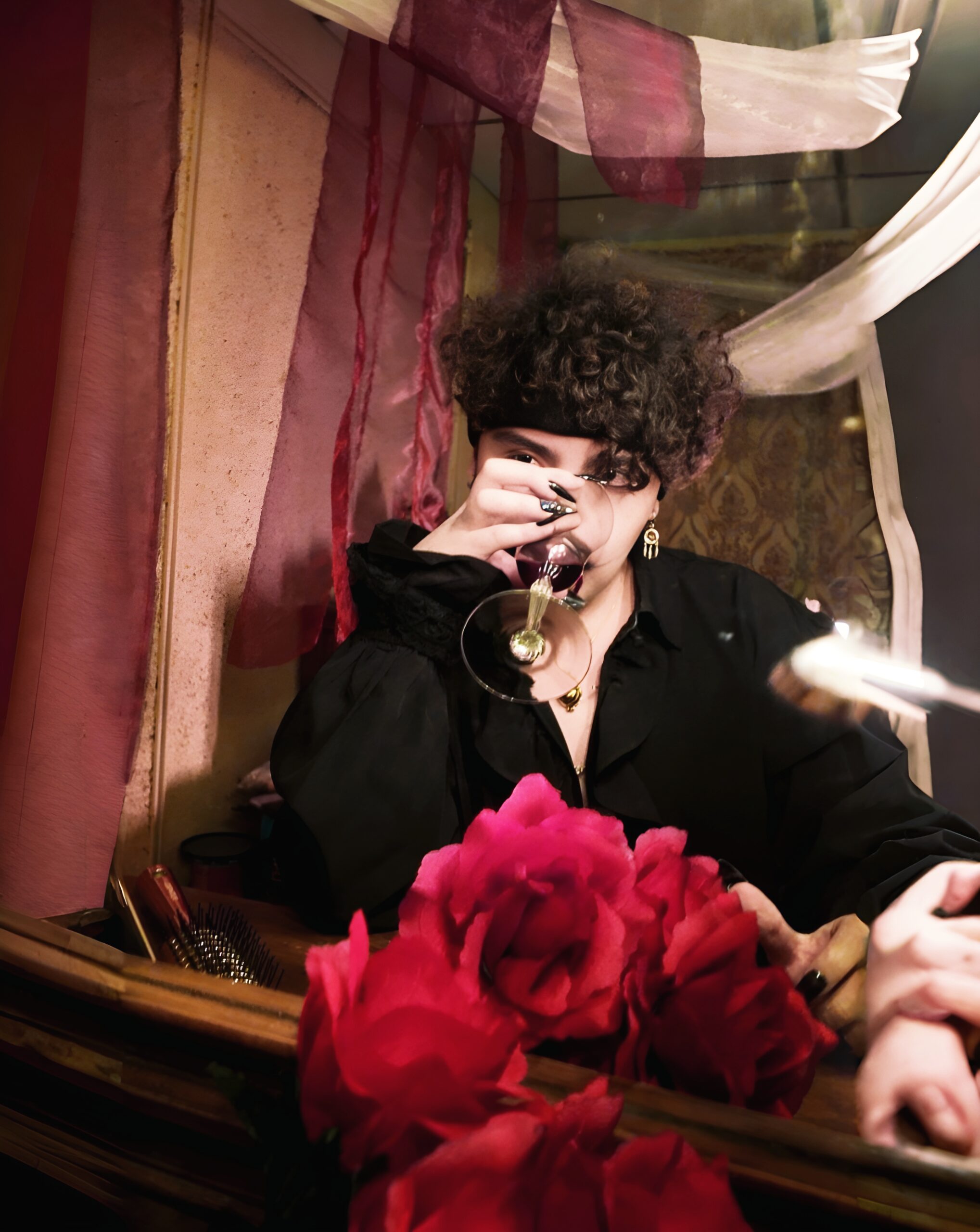 Conoce a Chitu: el cantante que fusiona la fantasía y la magia en su ...